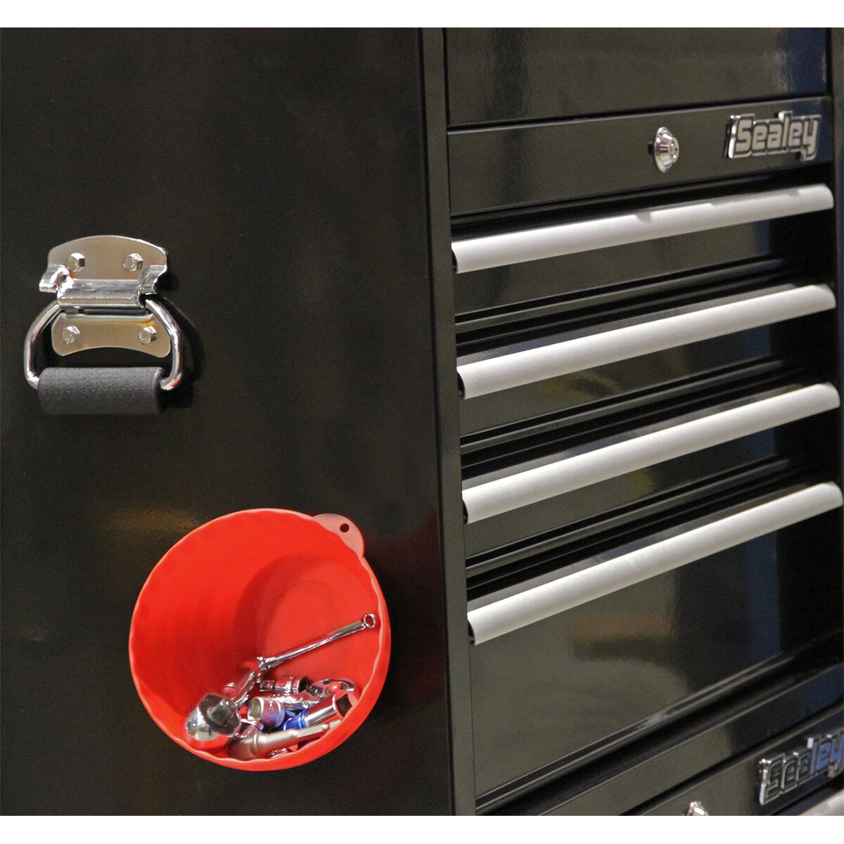 Magnetic Collector Ø150mm Red | Building Materials Online