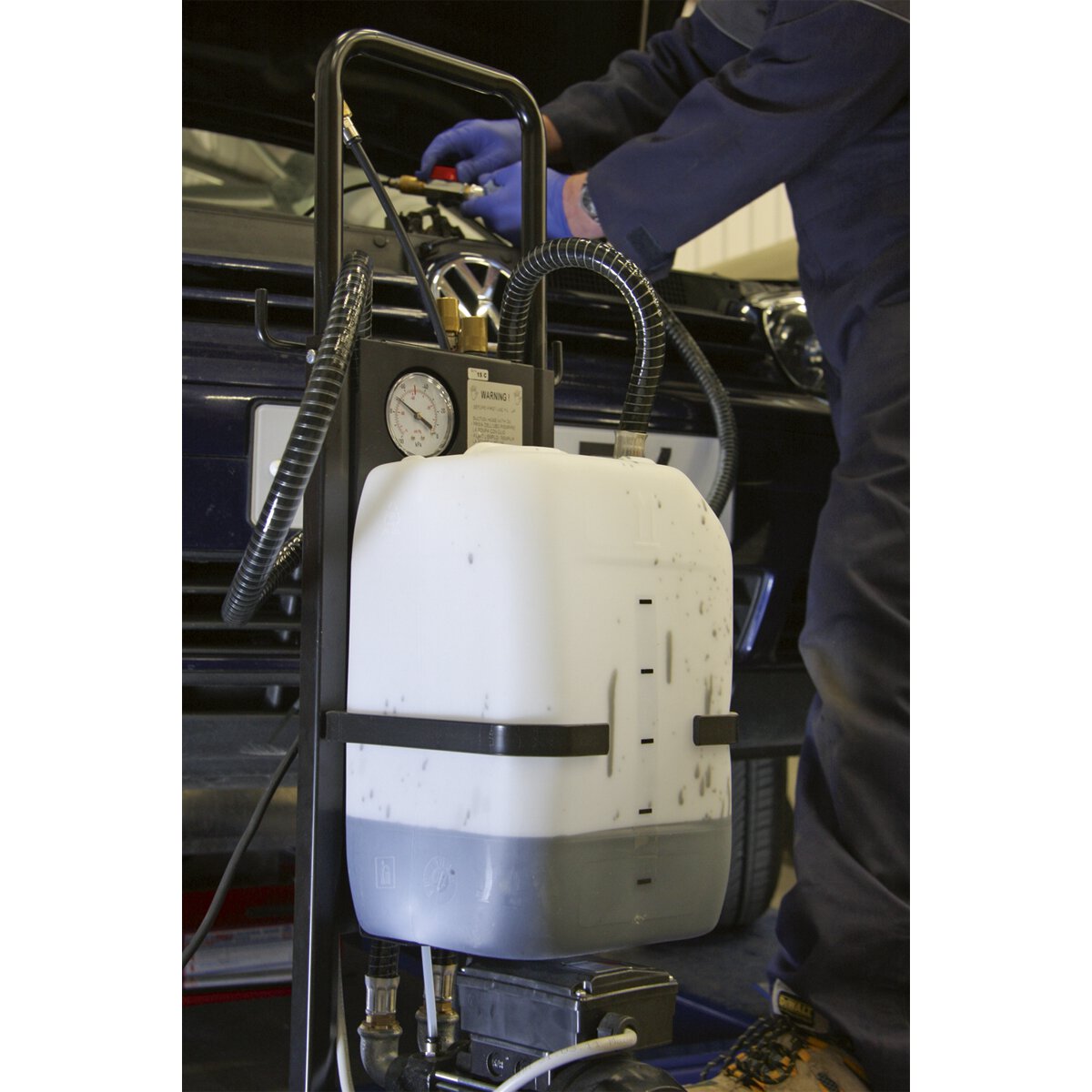 Oil Extractor Mobile 230V | Building Materials Online