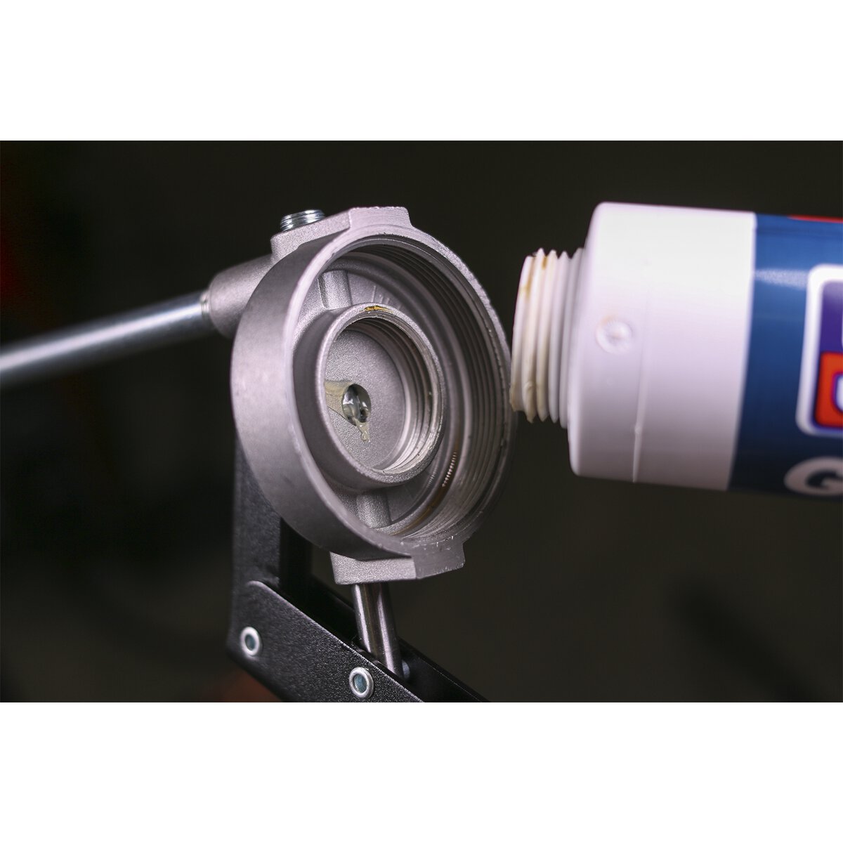 Screw Type Grease Gun - Lever Operated | Building Materials Online