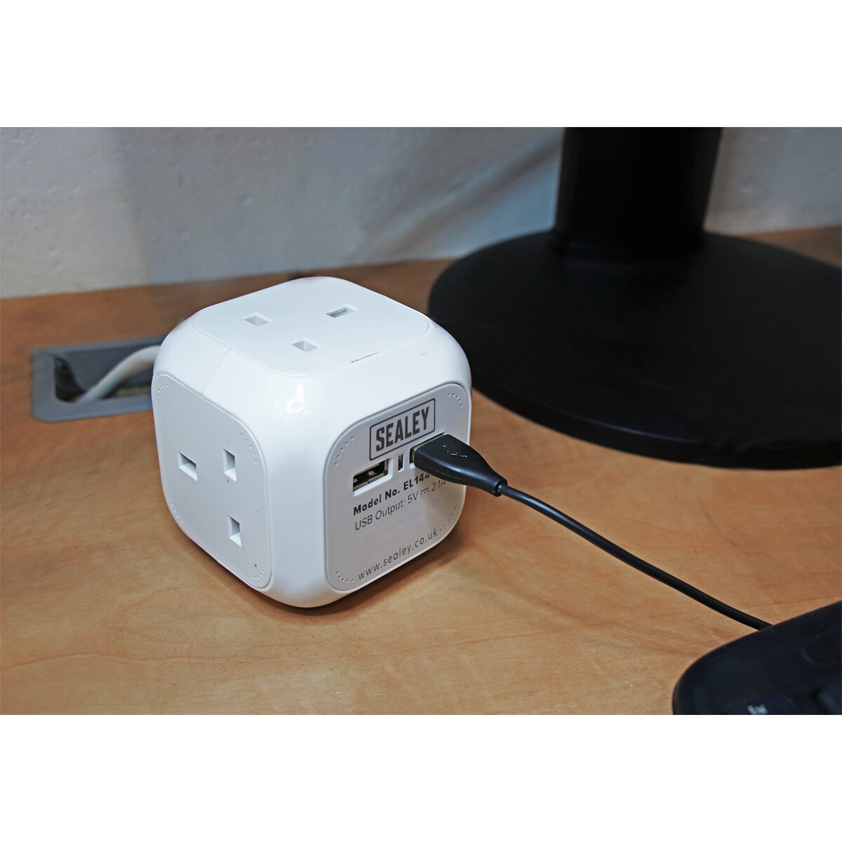 Extension Cable Cube 1.4m 4 x 230V + 2 x USB Sockets - White | Building ...