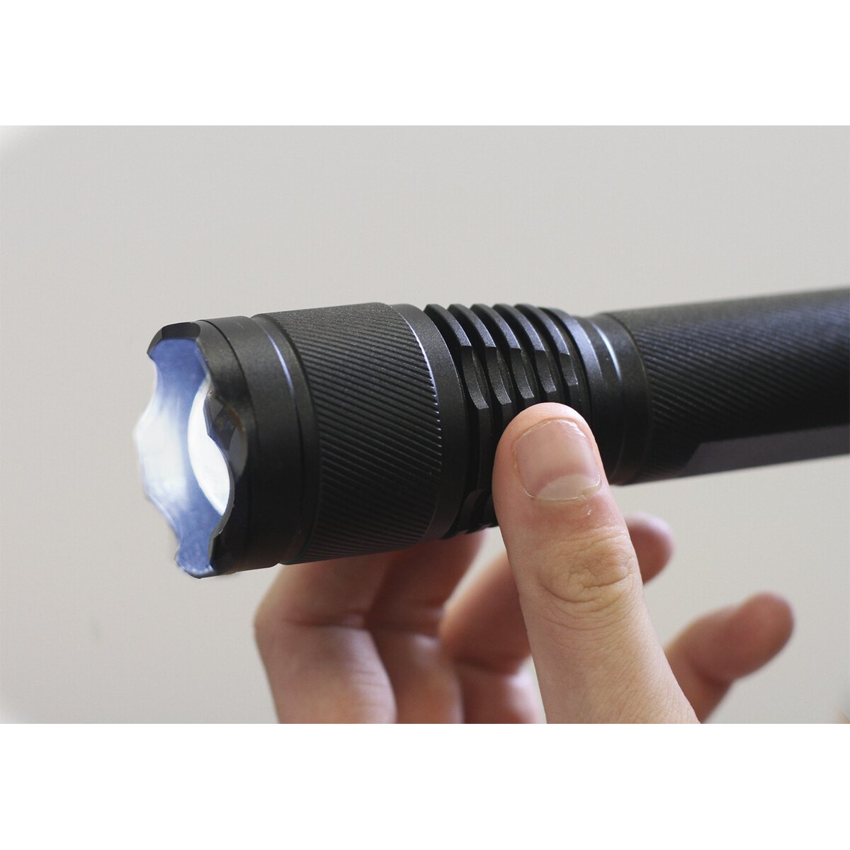 Aluminium Torch 5W XPG CREE LED 3 x C Cell | Building Materials Online