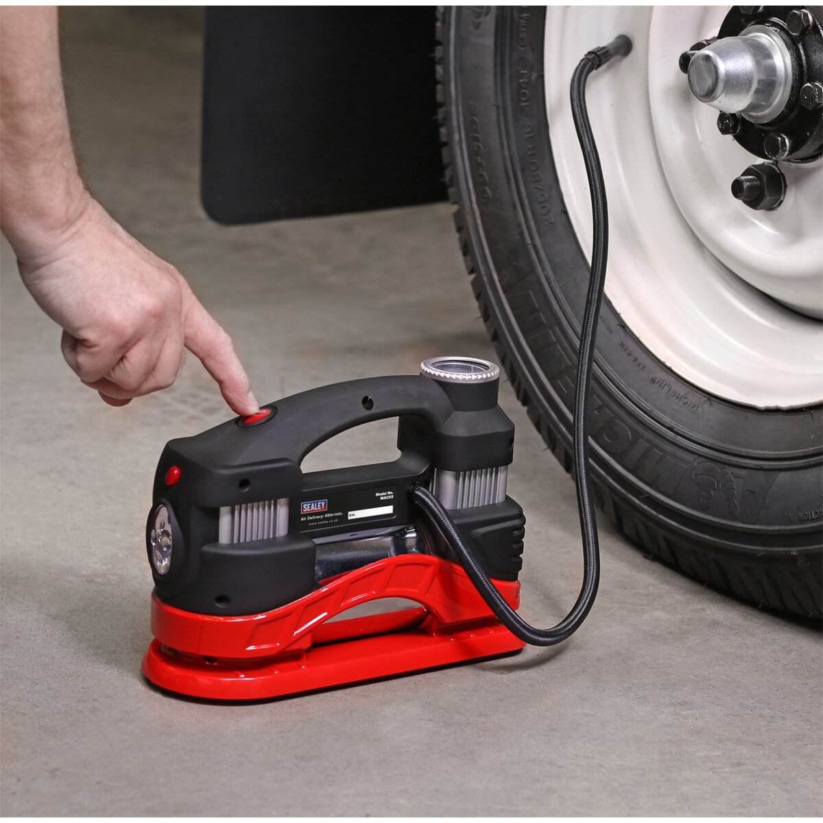 Tyre Inflator/Mini Air Compressor with Work Light Twin Cylinder 12V ...