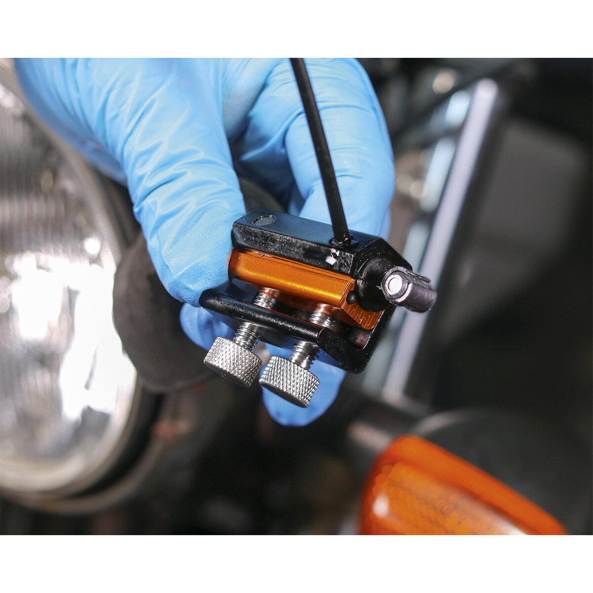 Motorcycle Twin-Clamp Cable Oiler | Building Materials Online