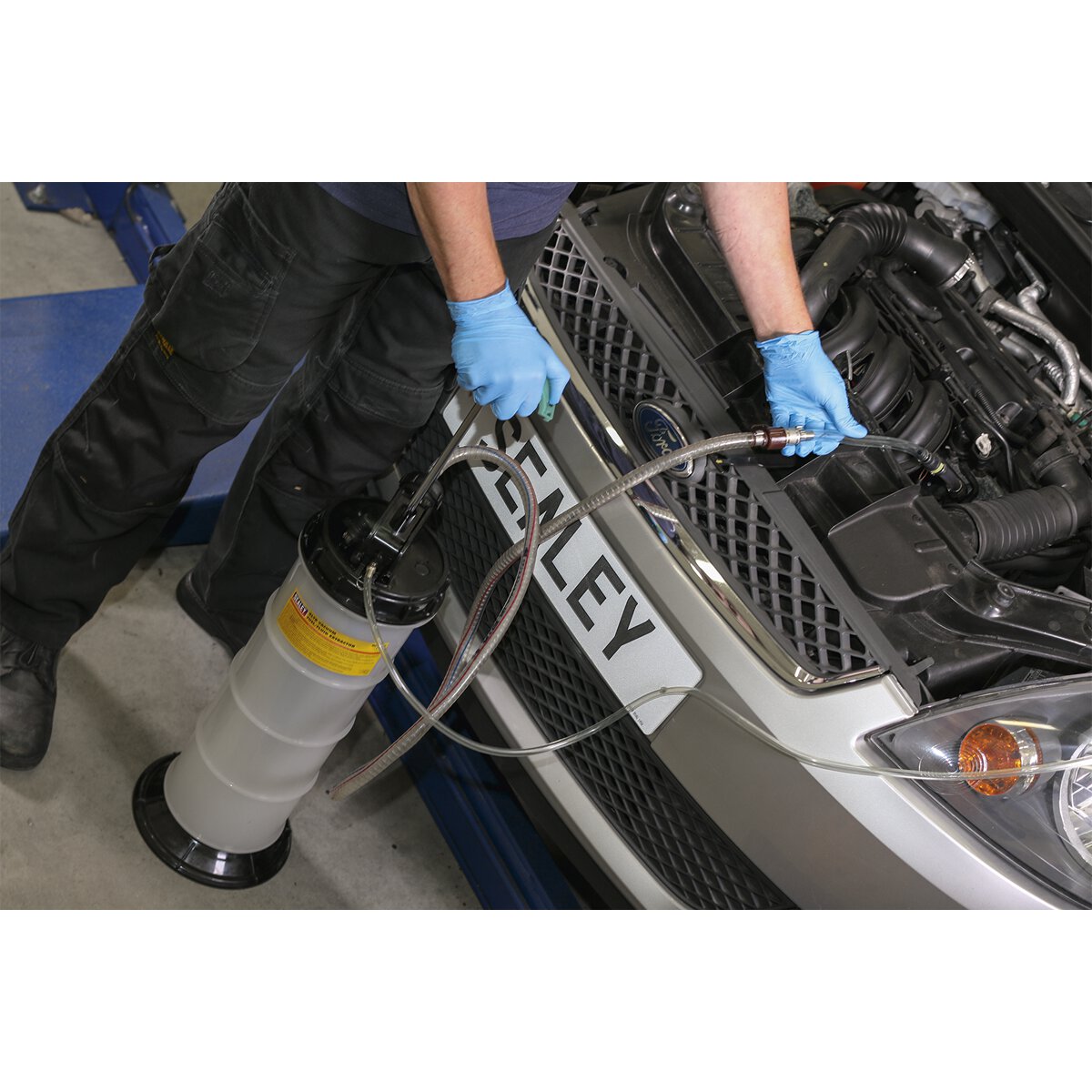 Vacuum Fuel/Fluid Extractor 8L | Building Materials Online