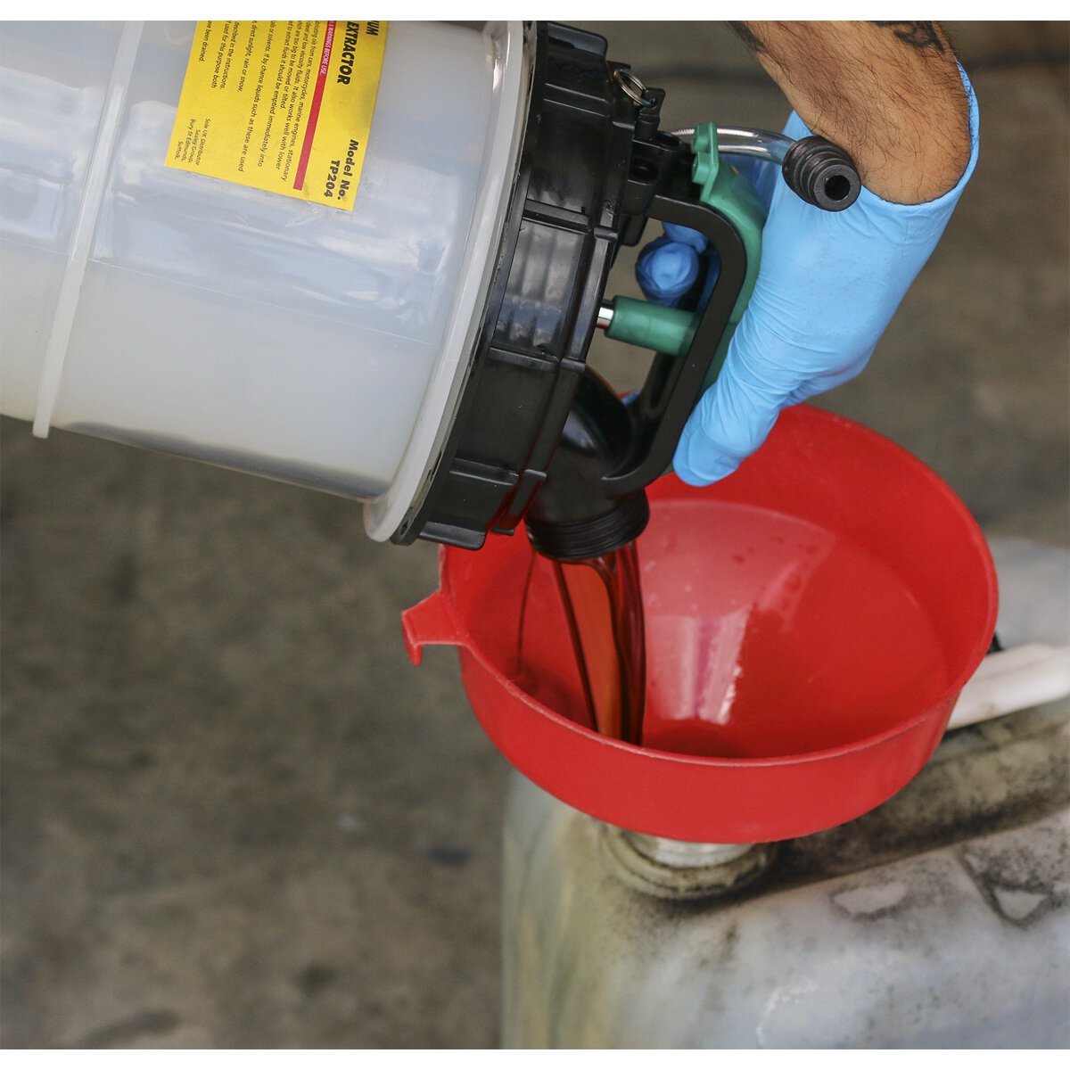 Vacuum Fuel/Fluid Extractor 8L | Building Materials Online