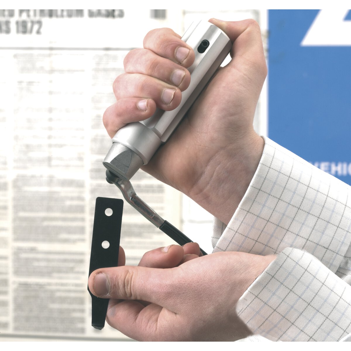 Windscreen Removal Tool with Quick Release Blade | Building Materials ...